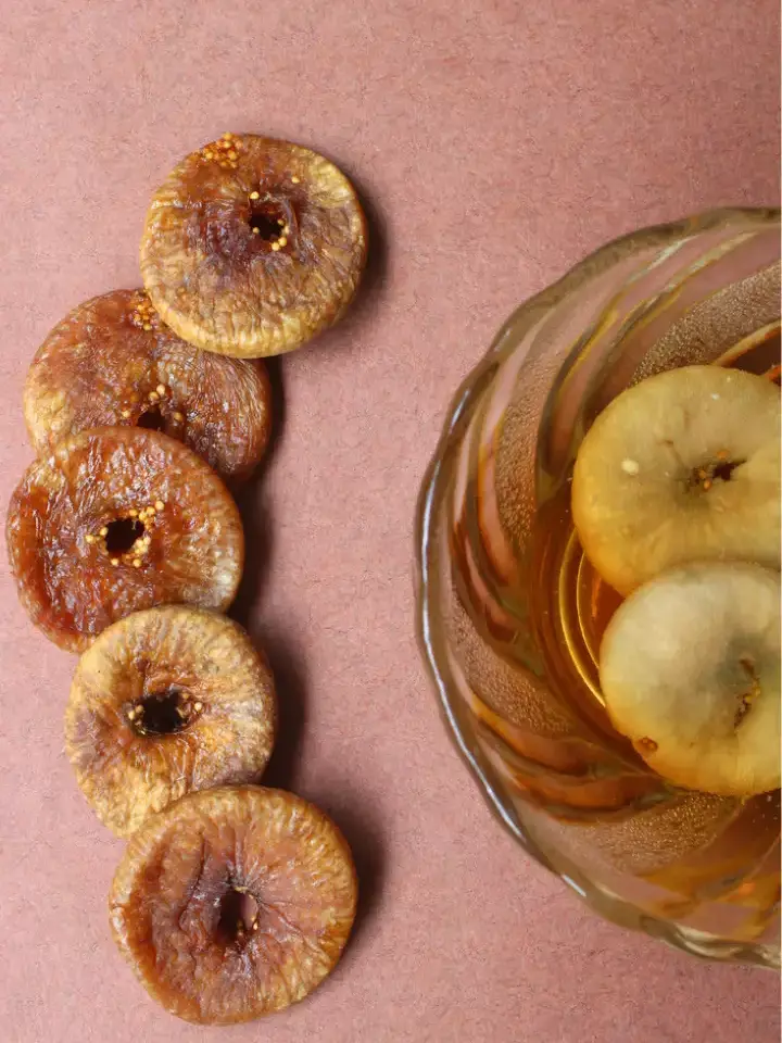 8 health benefits of eating one soaked fig (anjeer) everyday