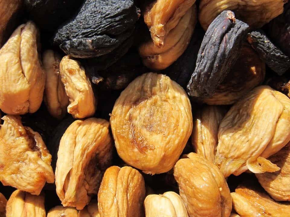 7 reasons to eat one soaked anjeer everyday