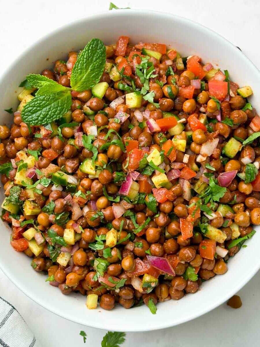 8 benefits of eating black chickpeas (black chana) on empty stomach