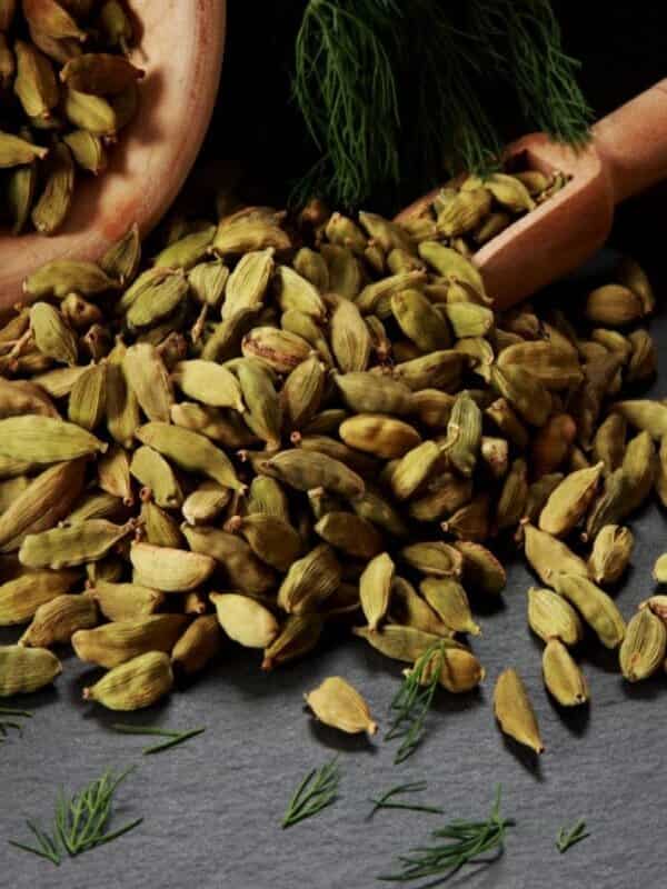 7 health benefits of eating cardamom