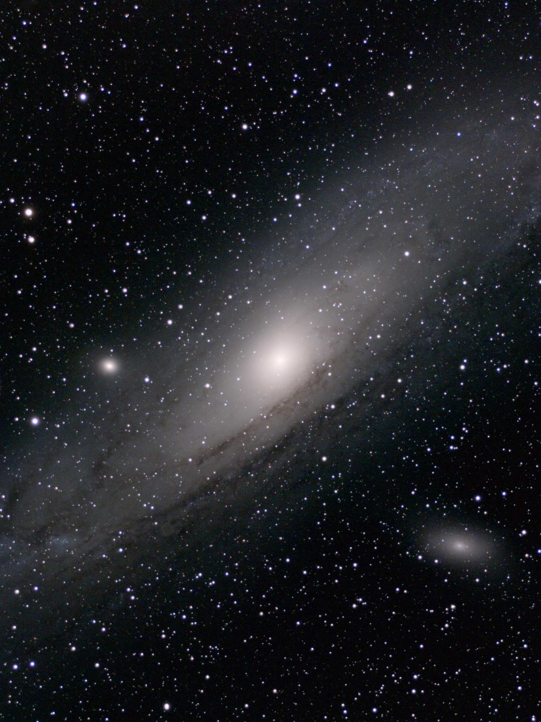 7 stunning images of Andromeda galaxy captured by NASA