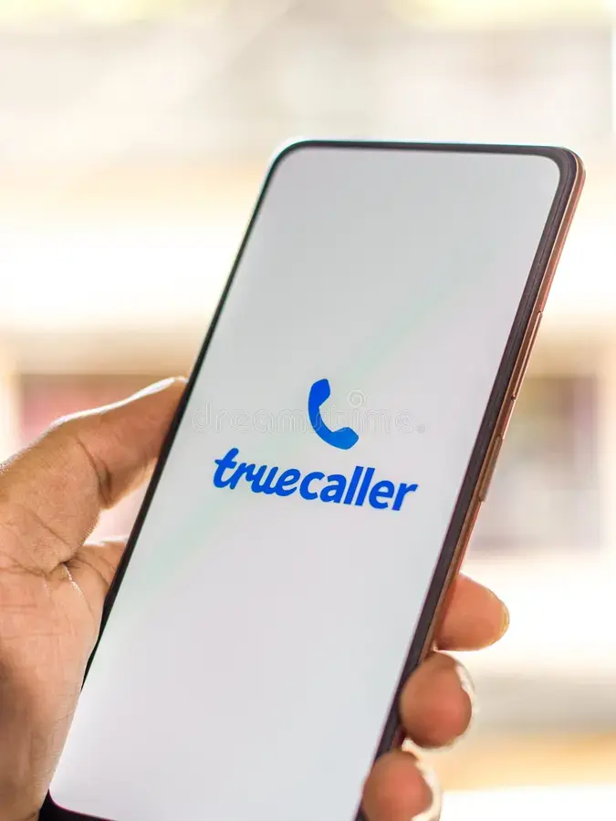 What are the advanced features of Truecaller?
