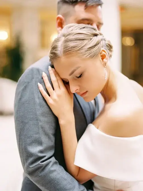 7 suprising signs that your partner is possessive