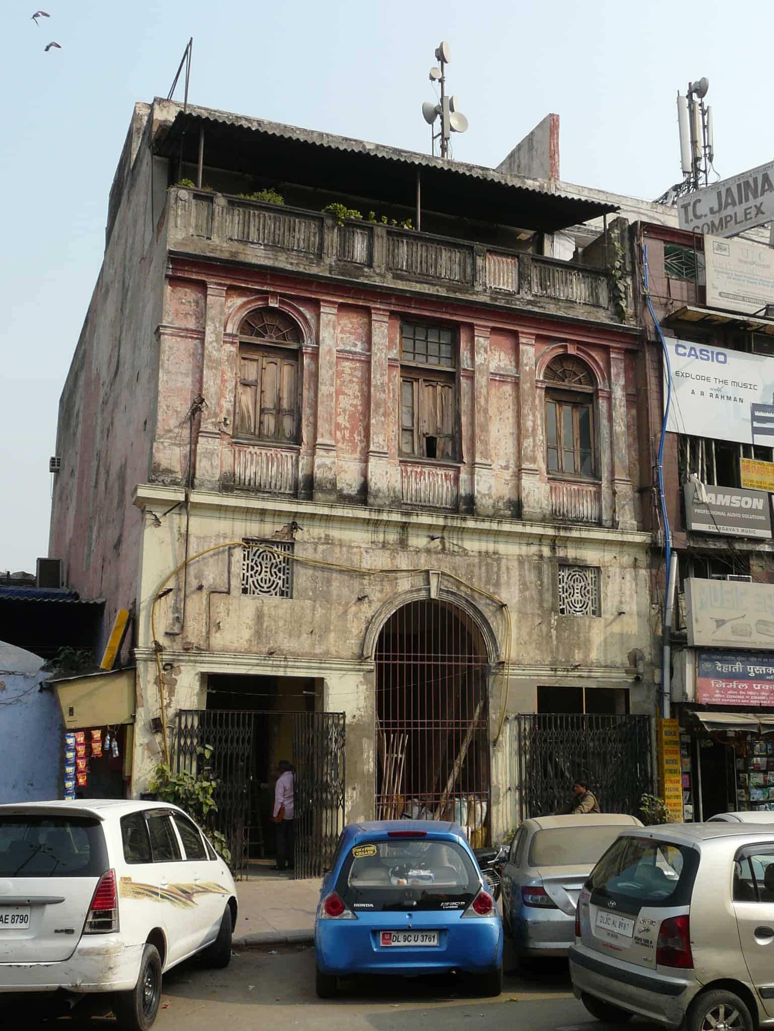 Why is this popular area in Delhi called Dariyaganj?