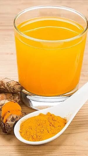 8 health benefits of drinking haldi water every day