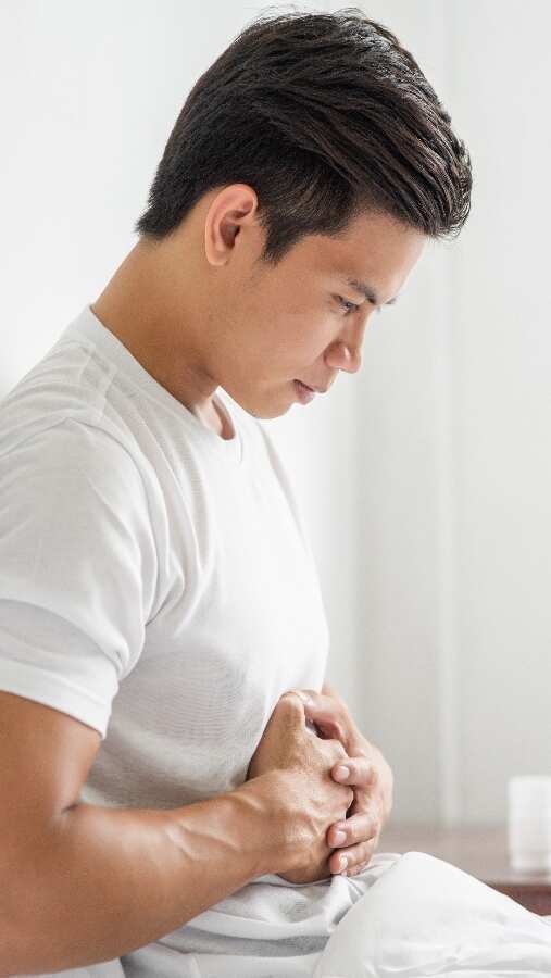 8 habits that cause acidity, heartburn, indigestion and bloating