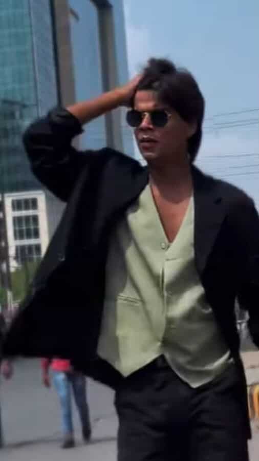 Meet Suraj Kumar Shah Rukh Khans Lookalike From Jharkhand Who Has Bagged A Film