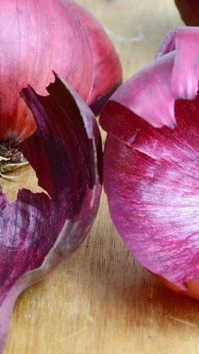 8 ways to use onion peels