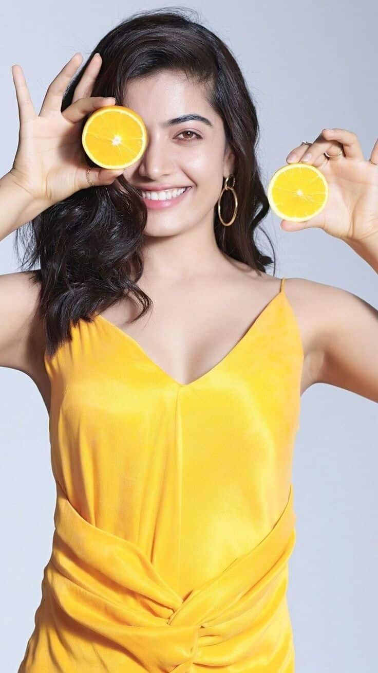 7 high-collagen fruits for glowing skin