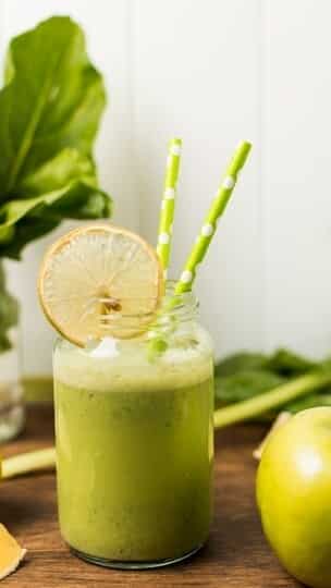 Cholesterol diet: Morning drinks to lower LDL levels naturally