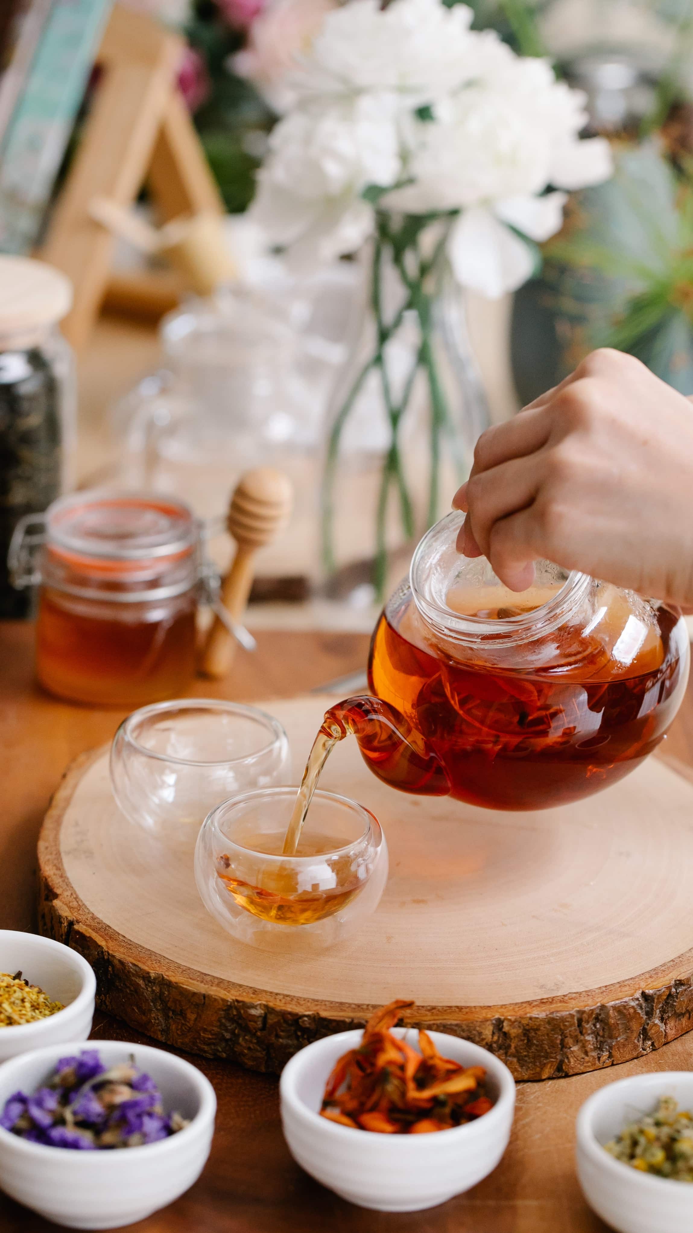 Reasons to have herbal tea after a heavy meal