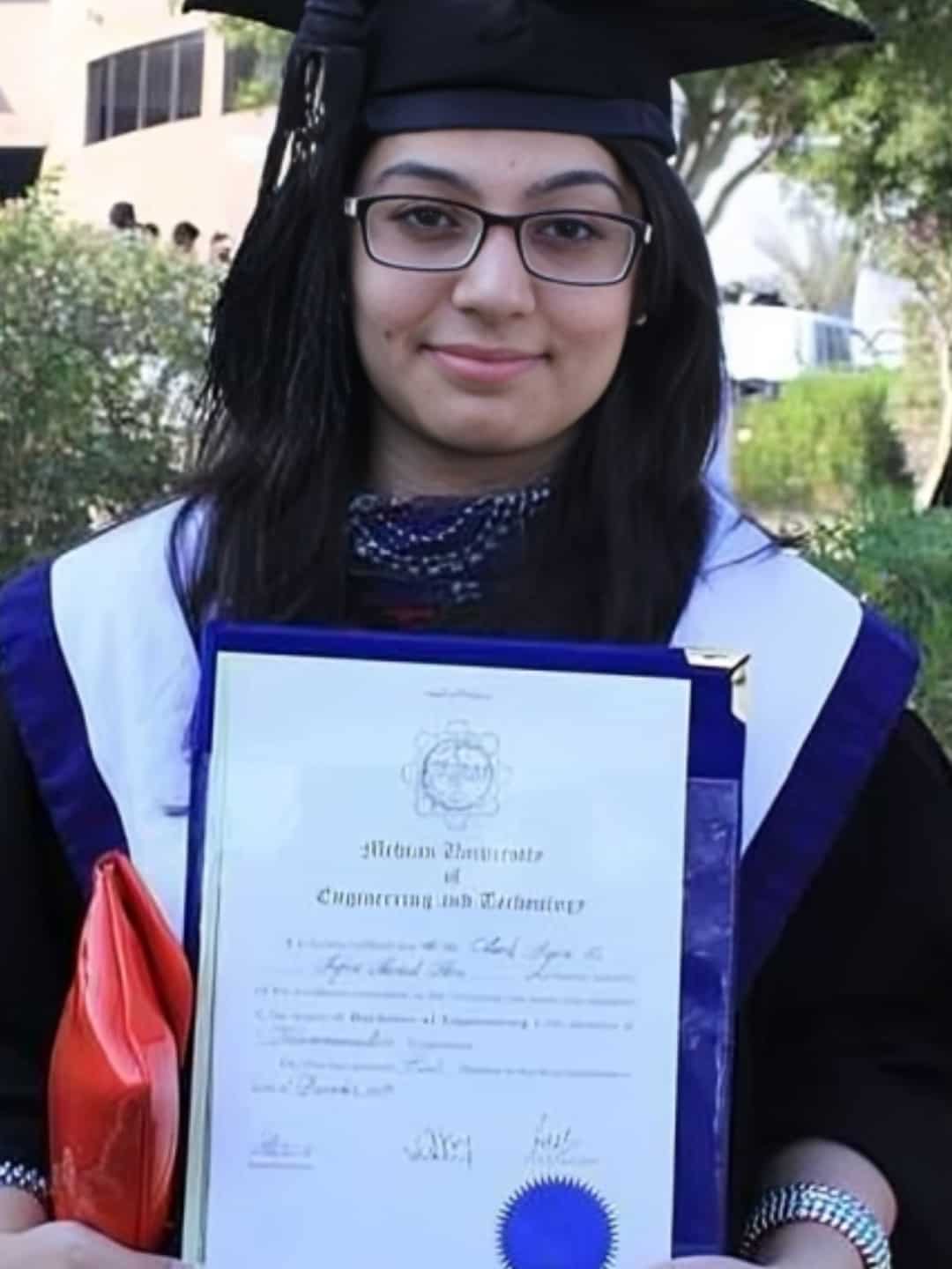 कितनी है पाकिस्तान में B.Tech की फीस?