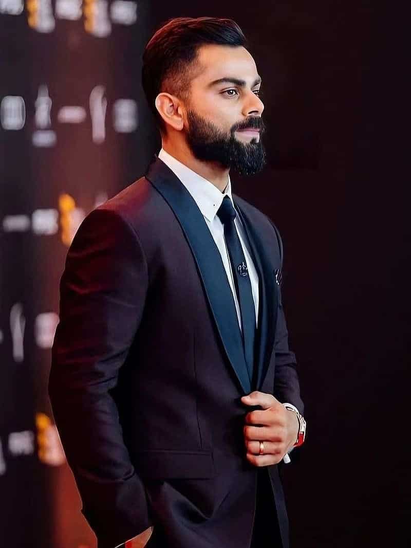 एक दिन में कितने घंटे मोबाइल चलाते हैं Virat Kohli?