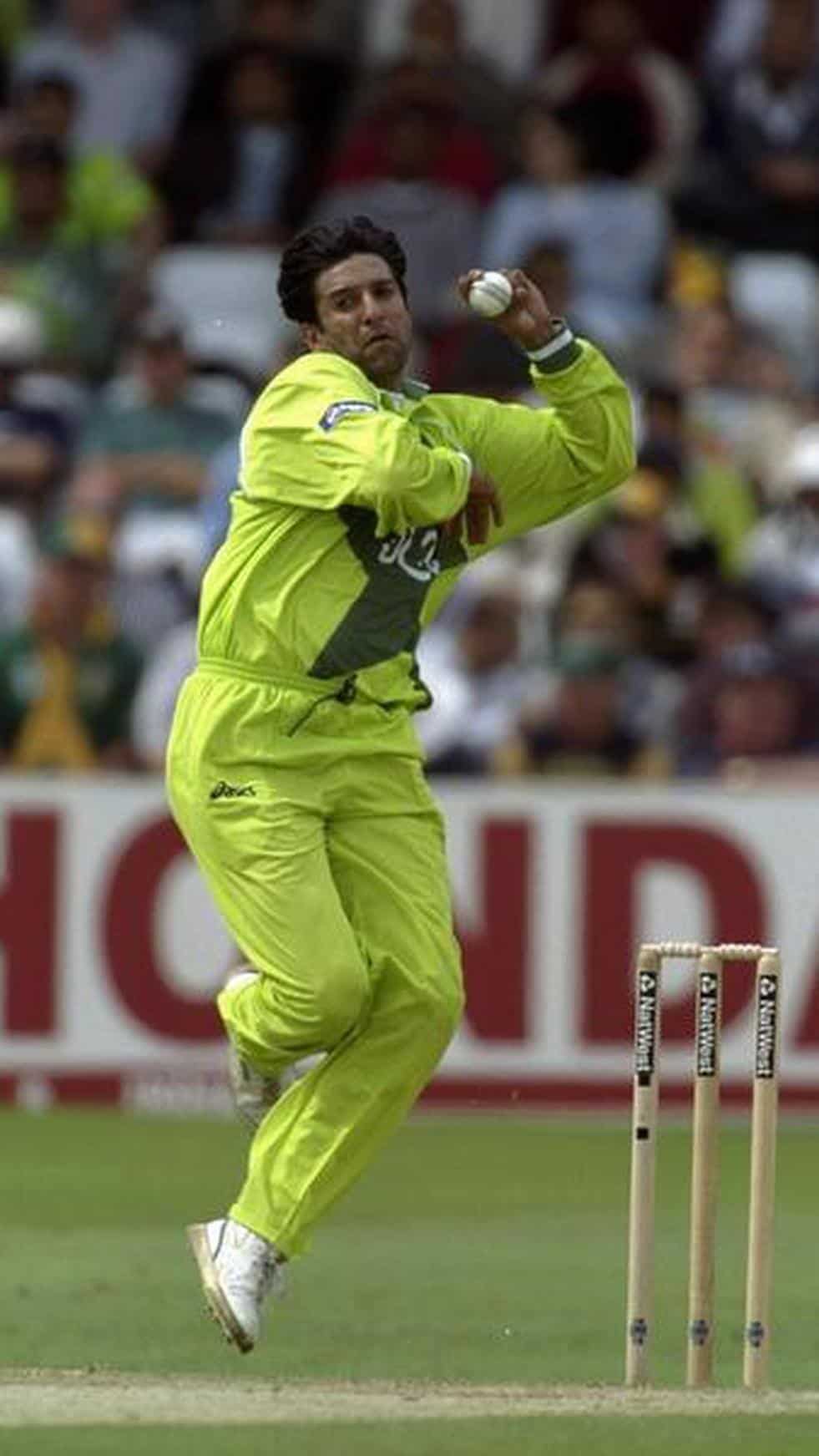 छक्के मारने में सबसे आगे रहे ये 11 गेंदबाज