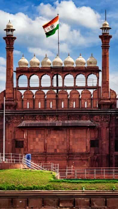शाहजहां ने लाल पत्थरों से ही क्यों बनवाई सारी इमारतें, वजह जान चौंक ...